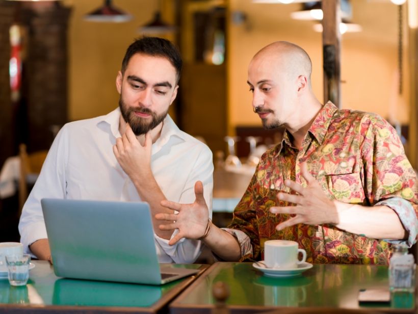 33 Flirting Signs: How To Know Someone's Flirting With You